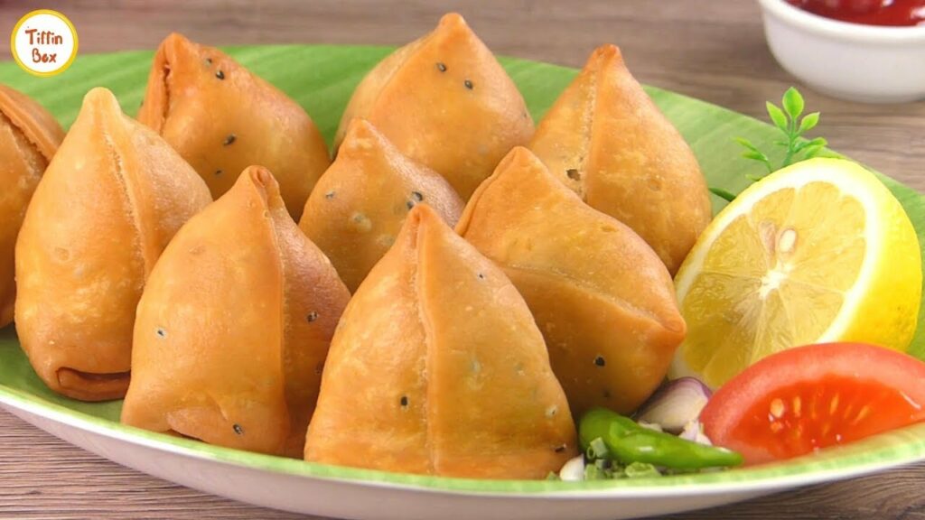Aloo Samosa/ Punjabi Samosa/ Bengali Singara Recipe by Tiffin Box ...