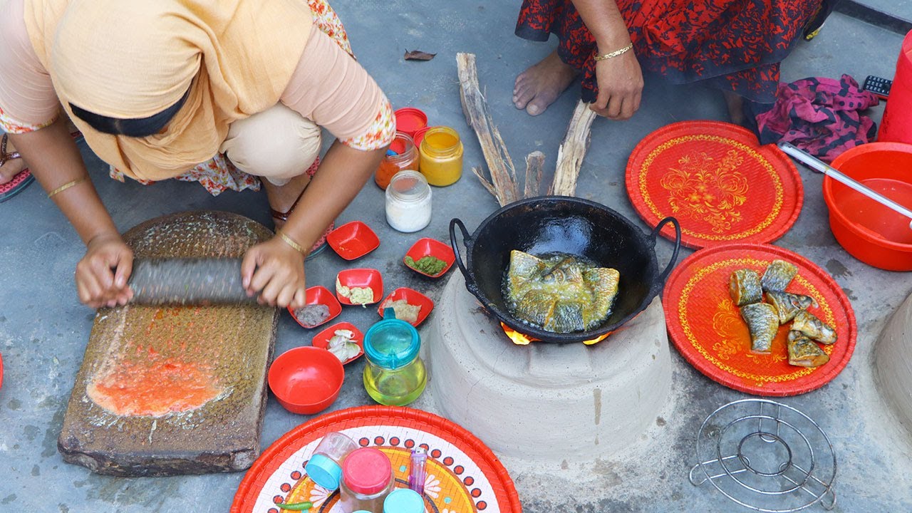 Village Food | Kali Baush Macher Kalia Recipe | Traditional Fish Curry ...