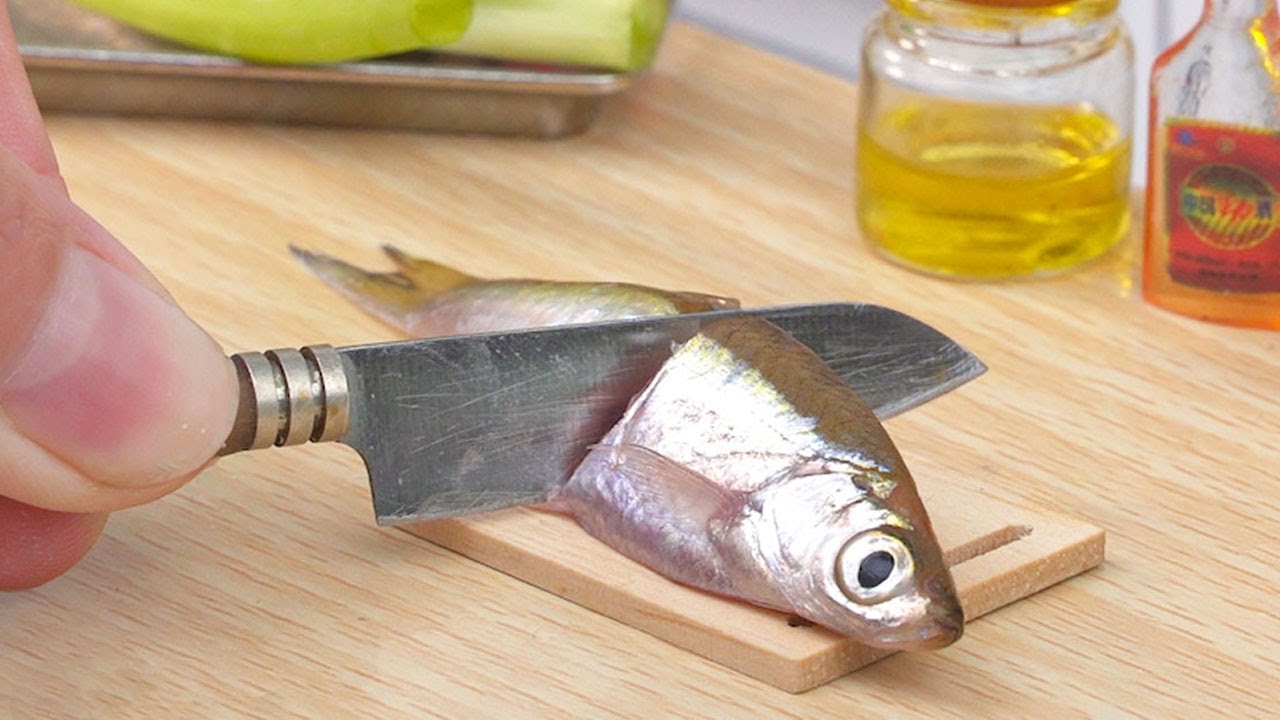 Miniature Thai Crispy Fish With Chili Garlic Sauce | Miniature Fried ...