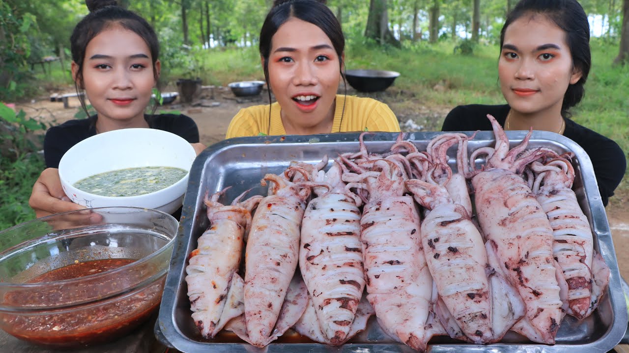 Squid boiled with chili sauce recipe - Cooking and eating Squid boiled ...