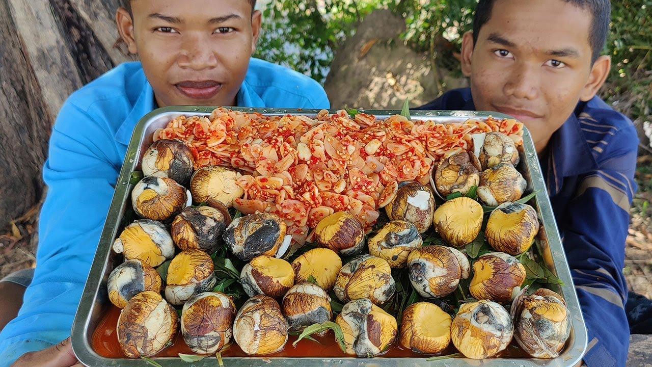 SPICY BALUT RECIPE | Balut Duck Egg Embryo Cooking in Village | Eating Balut with Garlic Chili ...