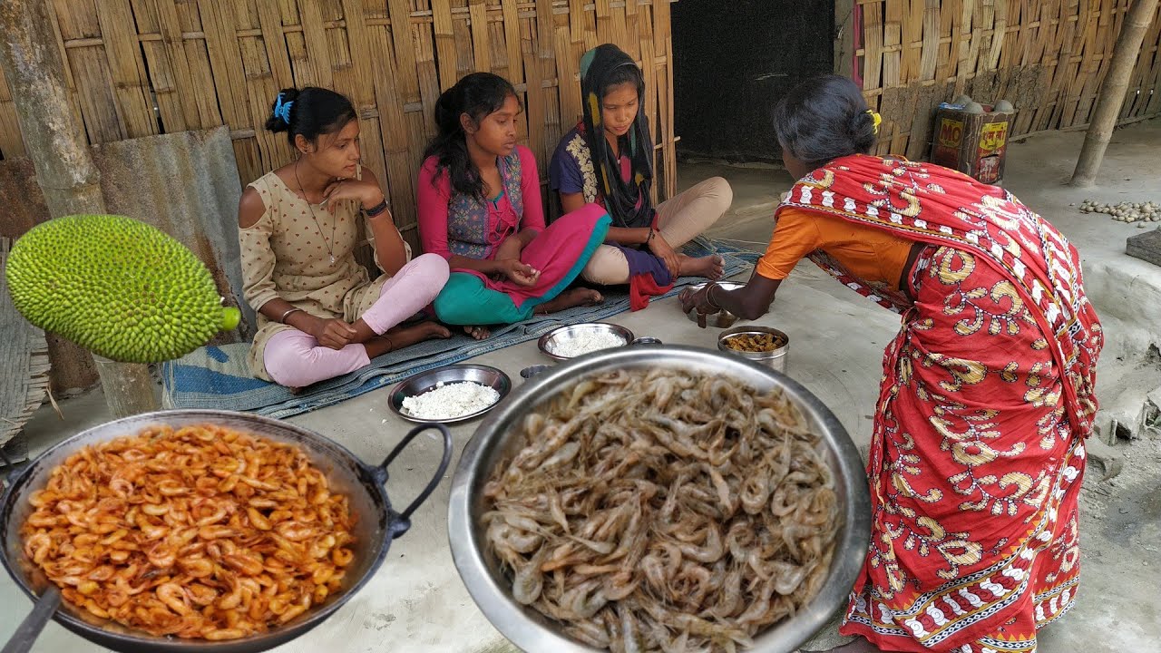 Santali mother cooking small CHINGRI FISH recipe with JACKFRUIT | how ...