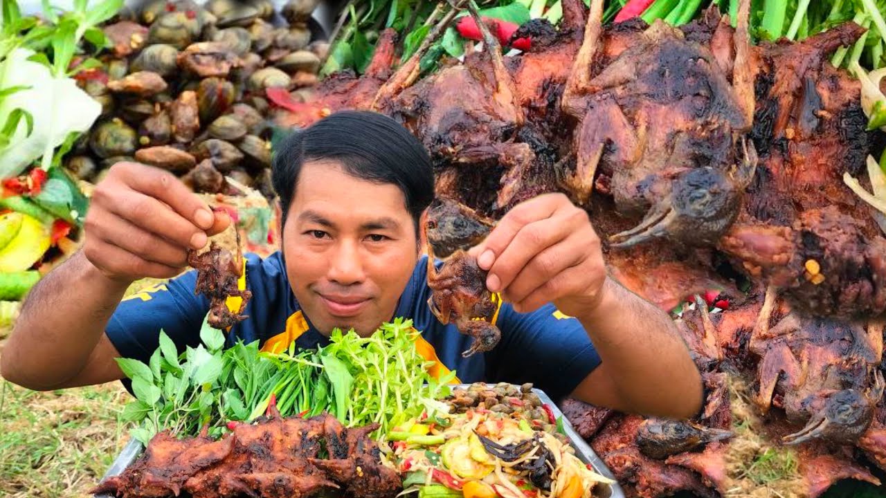 Amazing Eating Brids Crispy With Chili Sauce And papaya Salad Recipe ...