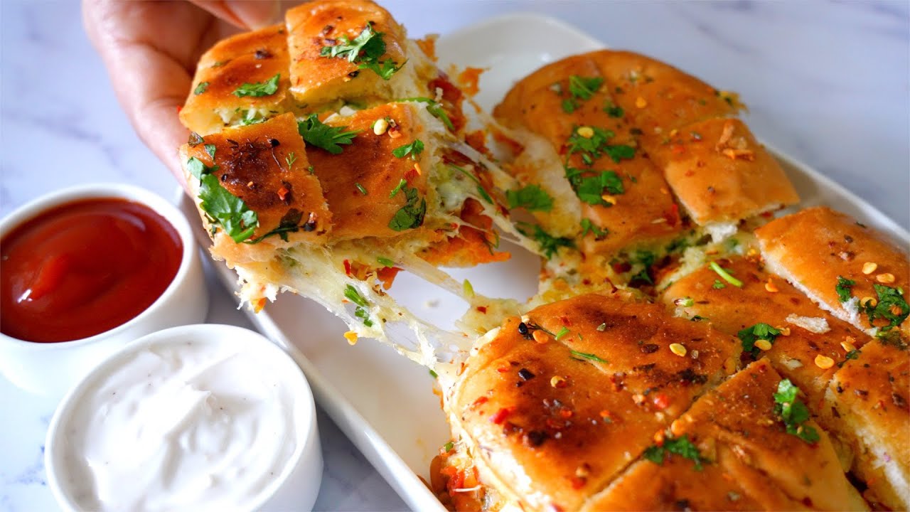 Cheese Chili Garlic Pav Without Oven | Quick Cheesy Pav | Masala Pav ...