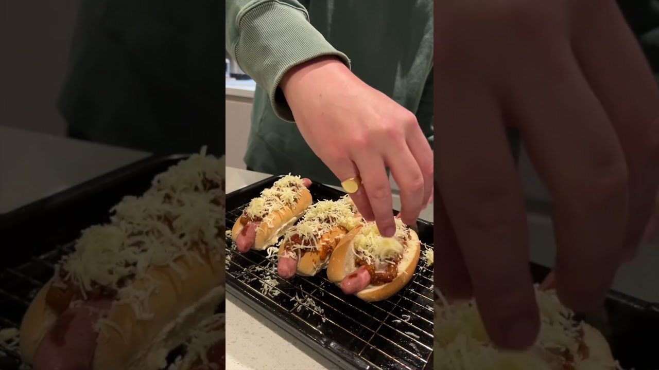 Chilli Dogs | What Willy Cook - Chili Chili