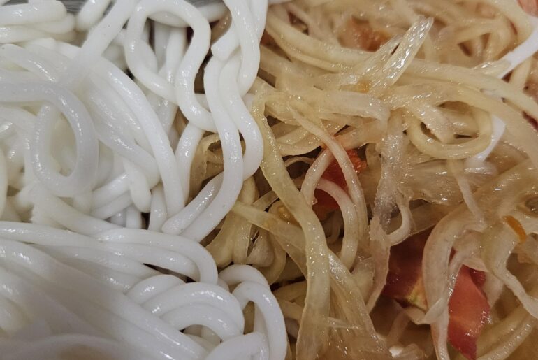 chilli garlic noodles 🍜🌶️ #recipe #farjanascookbook #food #cooking # ...